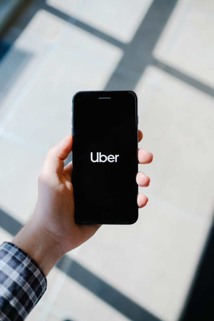 Uber Canada and CCAB partner for holiday season